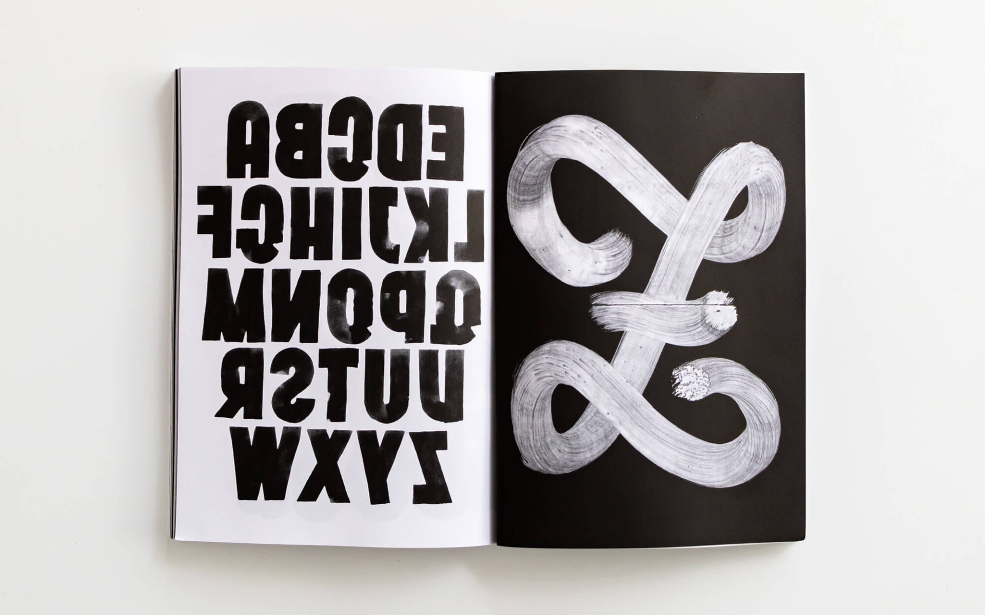 »Alphabets« Book: 50 Lettering Alphabets by Chris Campe