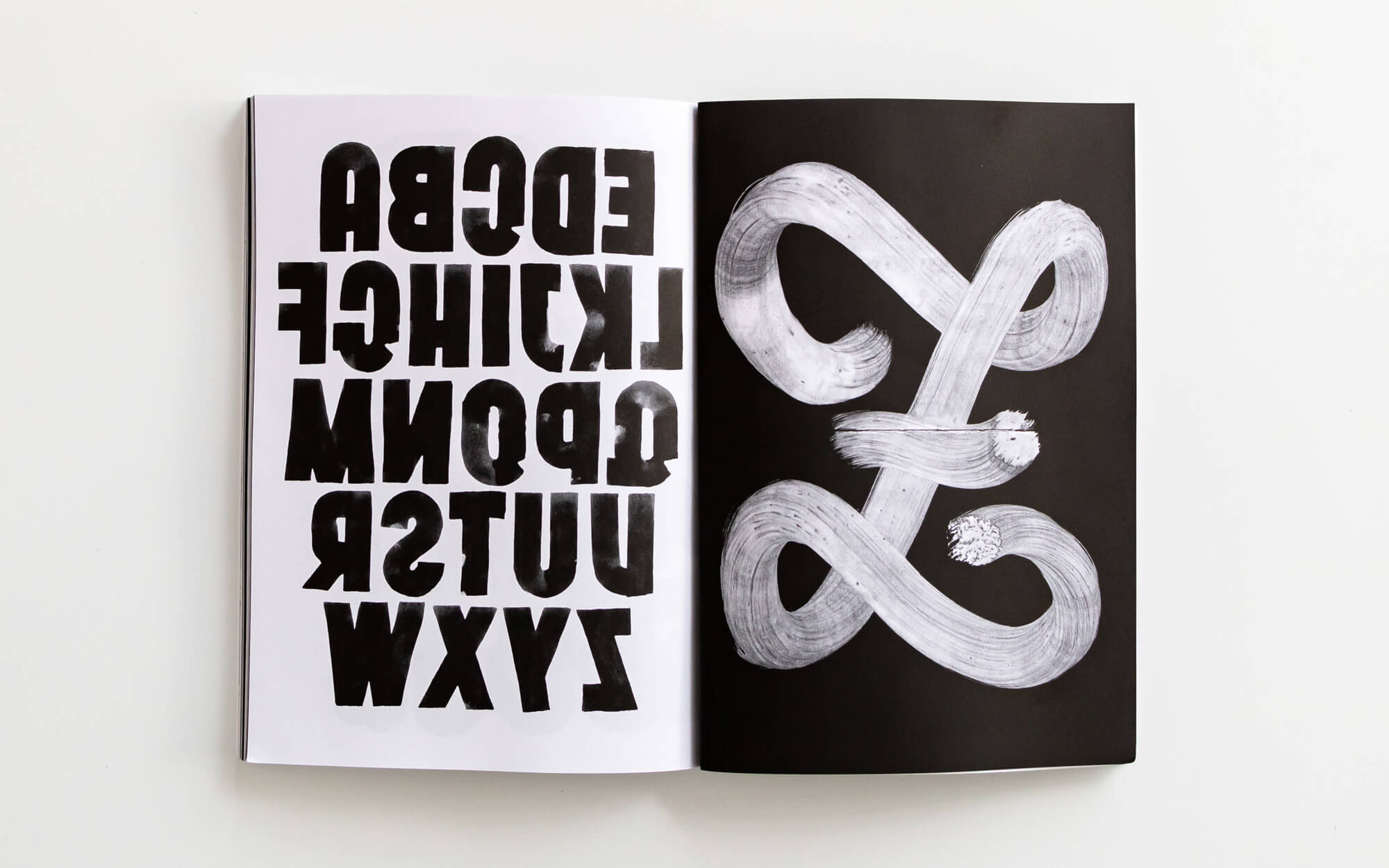 »Alphabets« Book: 50 Lettering Alphabets by Chris Campe