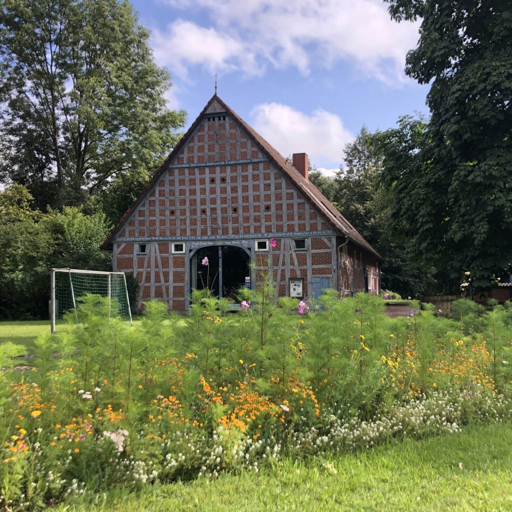 How to Demoschild - All Things Letters